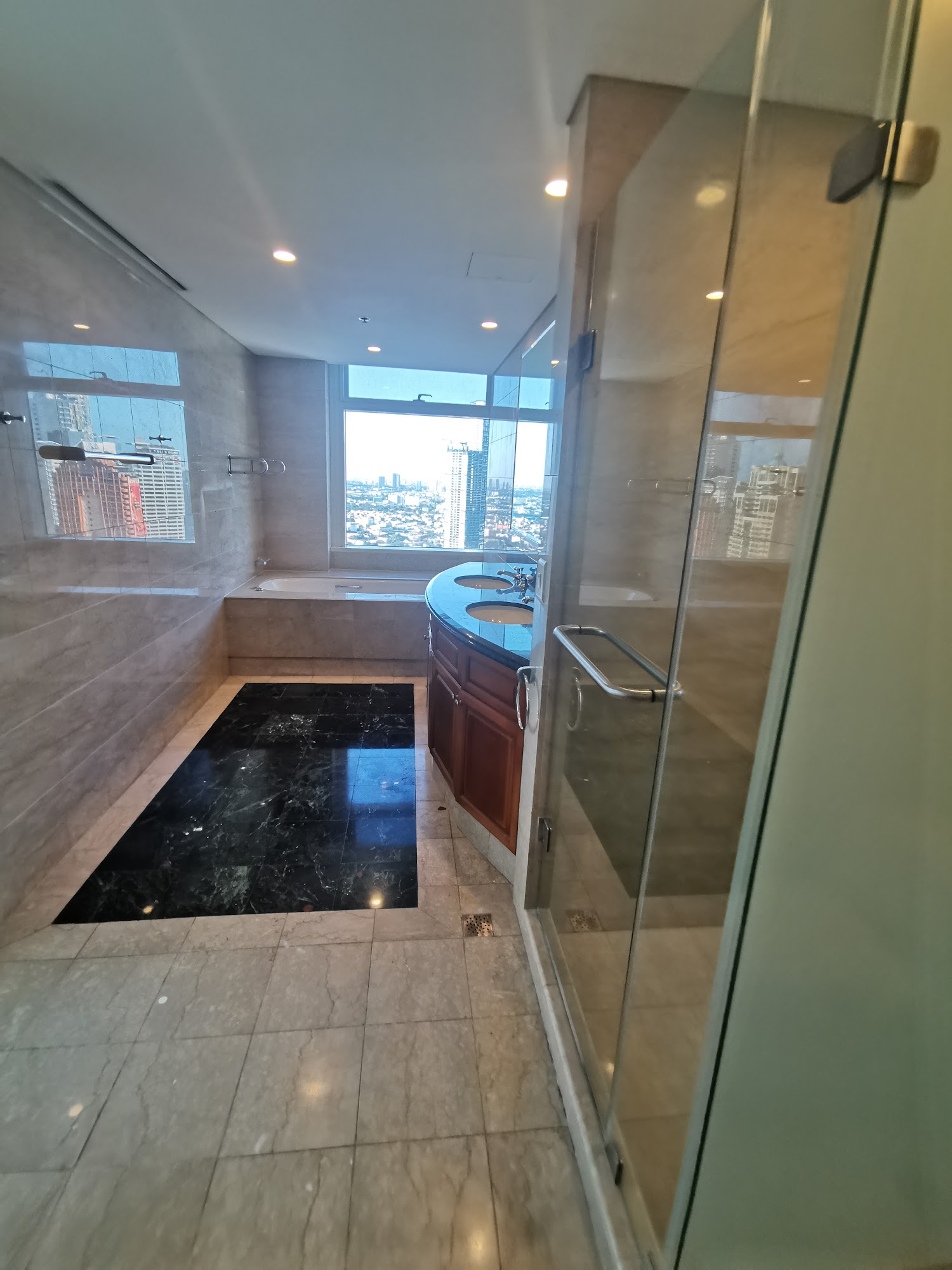 3 BR Condo at One Roxas Triangle, Bel Air, Makati For Rent – DealSeeker ...