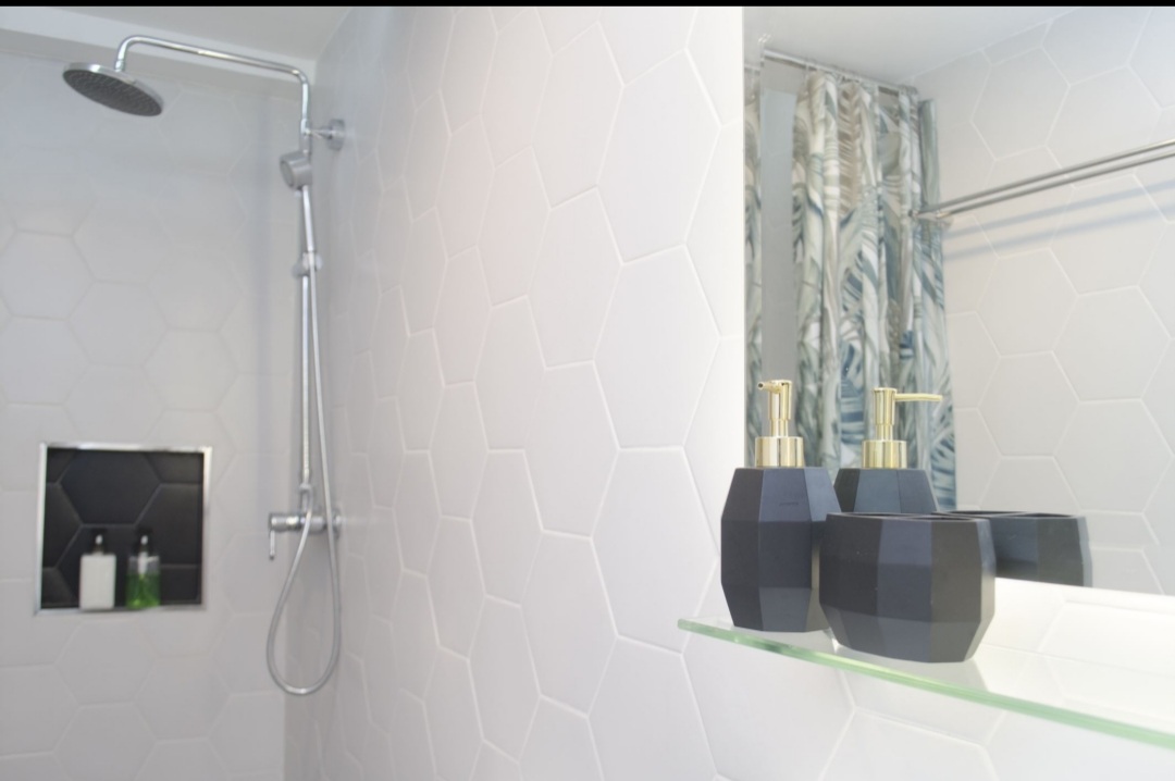 Studio at Perla Mansion, Legazpi Village, Makati For Rent – DealSeeker ...